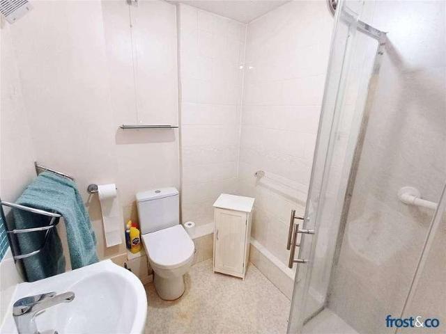2 bed flat for sale