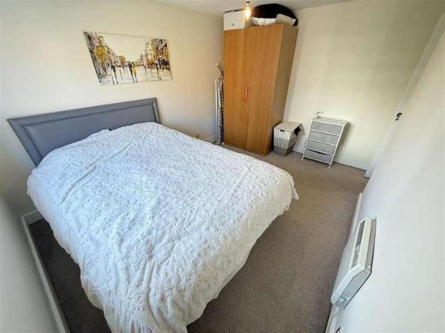 2 bed flat for sale