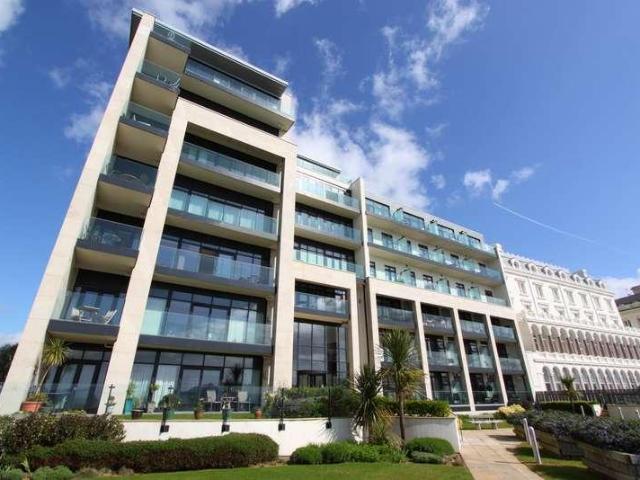 2 bed flat for sale