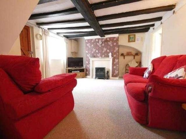 2 bed flat for sale