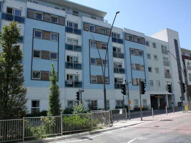 2 bed flat for sale