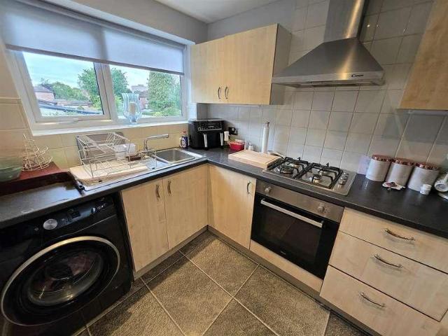 2 bed flat for sale