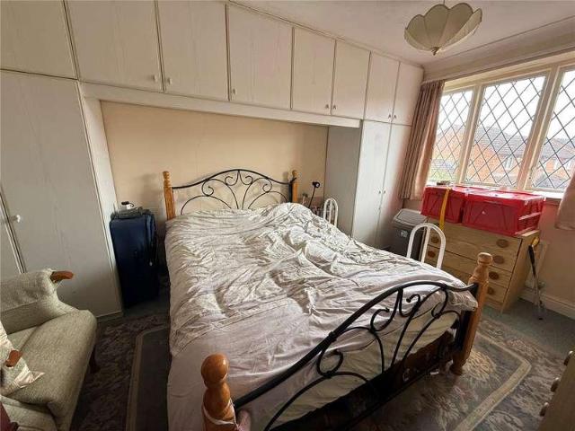 2 bed flat for sale