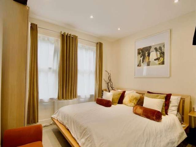 2 bed flat for sale