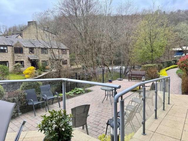 2 bed flat for sale
