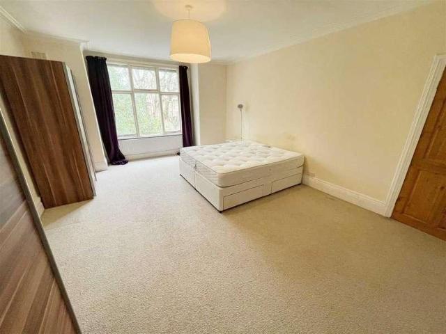 2 bed flat for sale