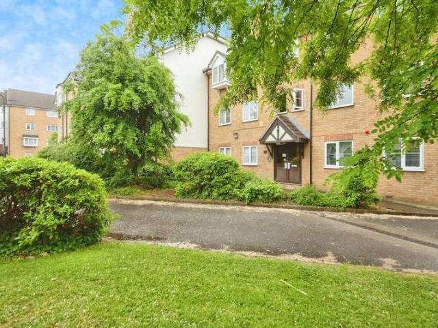 2 bed flat for sale