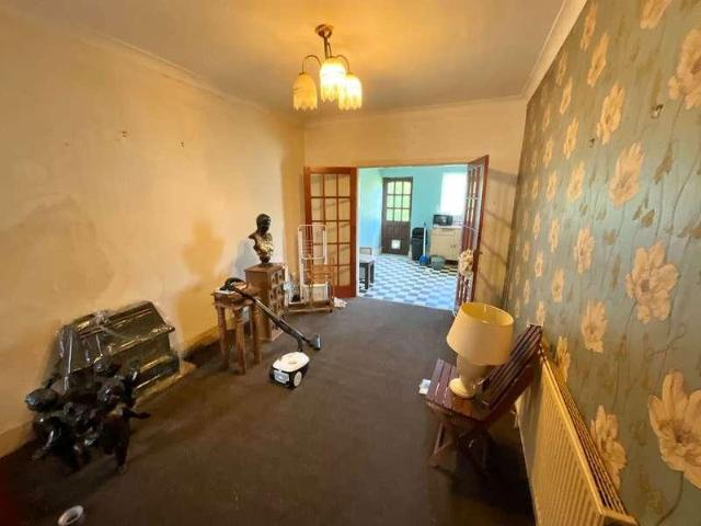 2 bed flat for sale