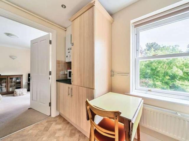 2 bed flat for sale