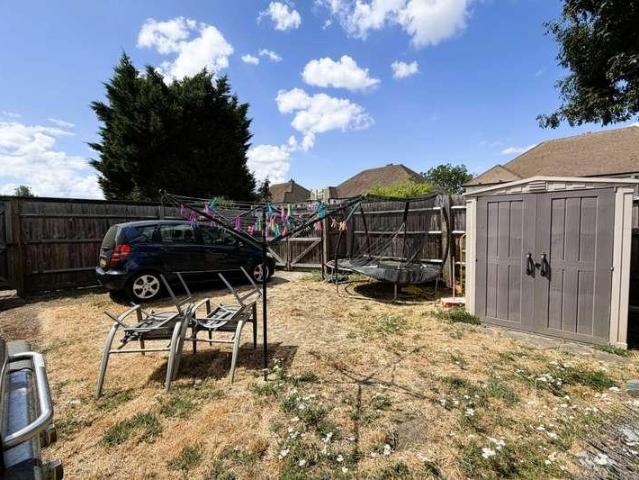 2 bed flat for sale
