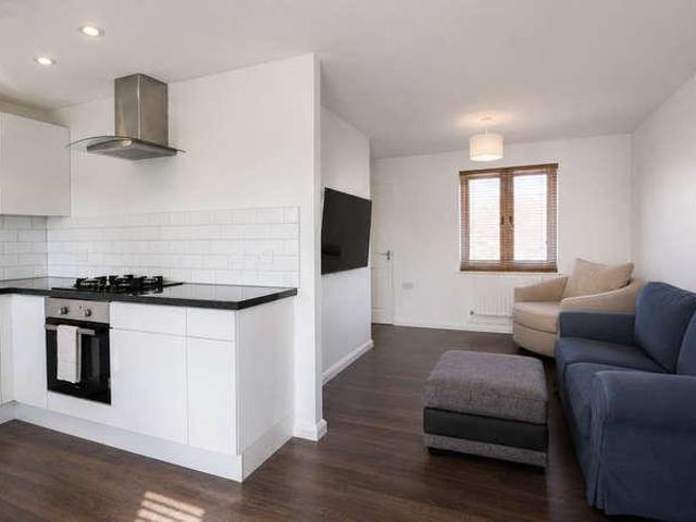 2 bed flat for sale