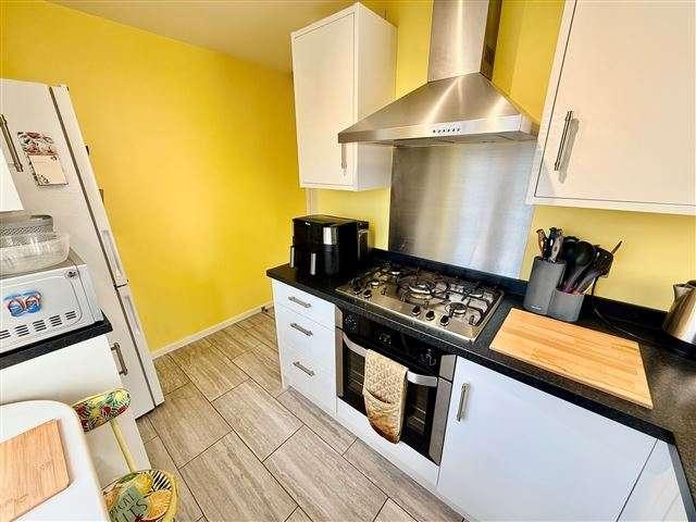 2 bed flat for sale