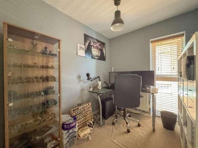 2 bed flat for sale