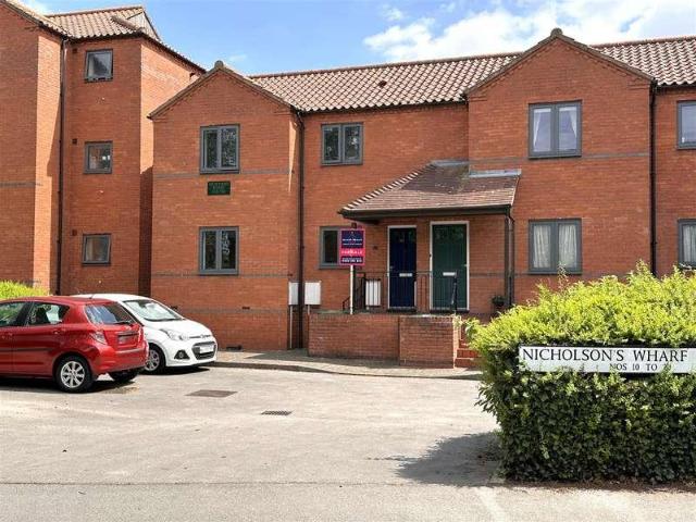 2 bed flat for sale