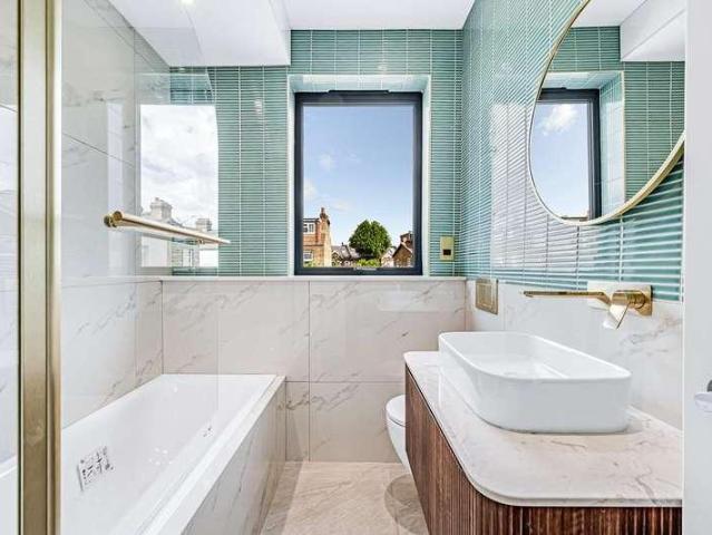 2 bed flat for sale