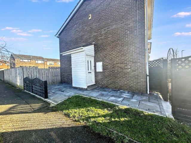 2 bed flat for sale