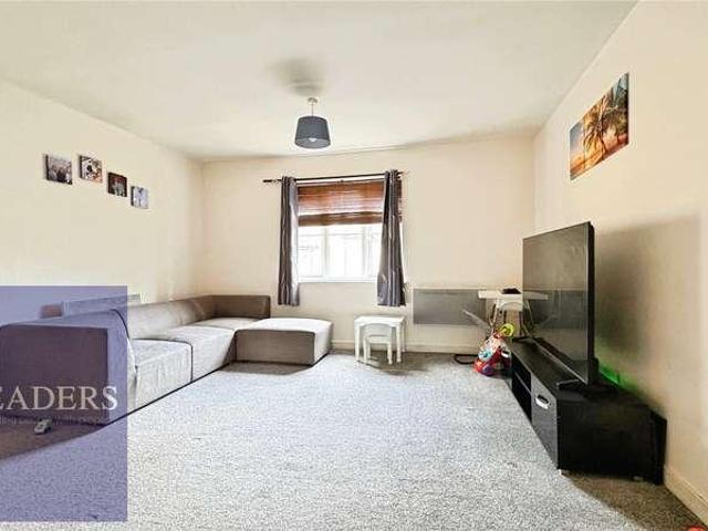 2 bed flat for sale
