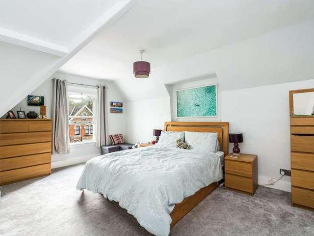 2 bed flat for sale