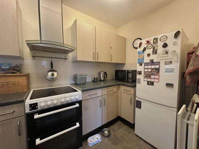 2 bed flat for sale