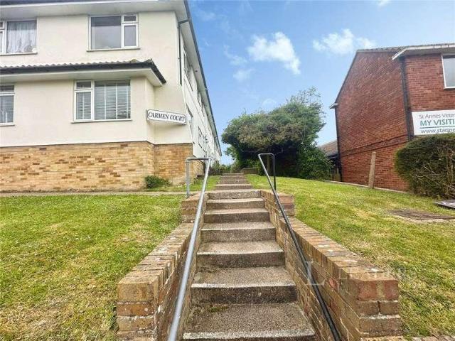 2 bed flat for sale