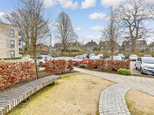 2 bed flat for sale