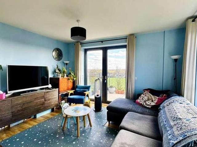 2 bed flat for sale