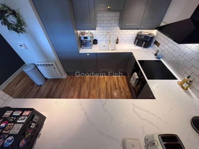 2 bed flat for sale