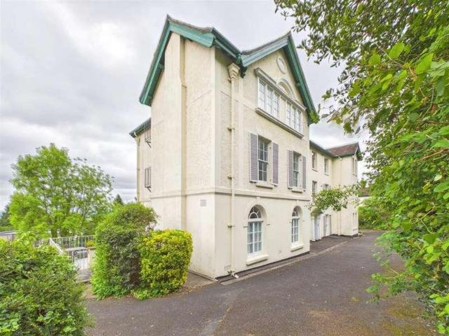 2 bed flat for sale