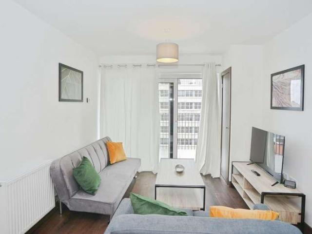 2 bed flat for sale