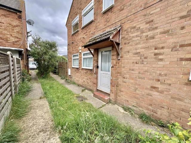 2 bed flat for sale