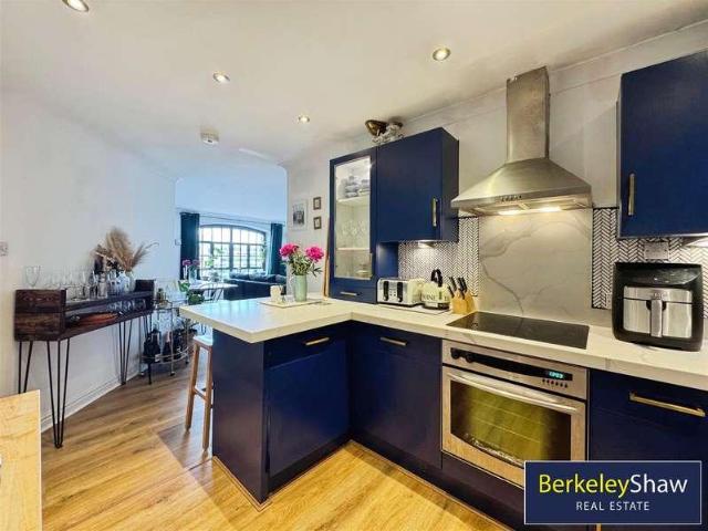 2 bed flat for sale