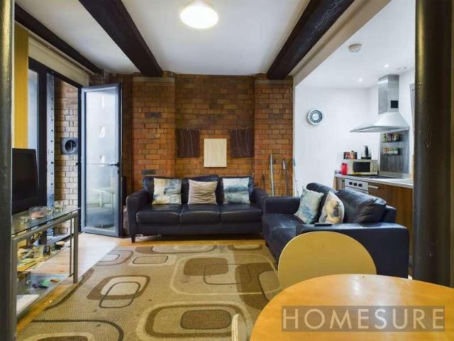 2 bed flat for sale