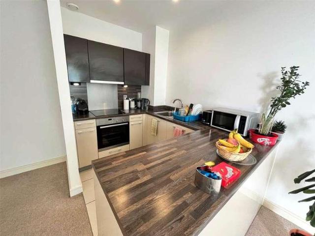 2 bed flat for sale