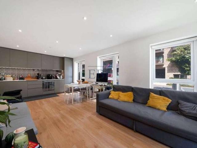 2 bed flat for sale