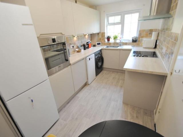 2 bed flat for sale
