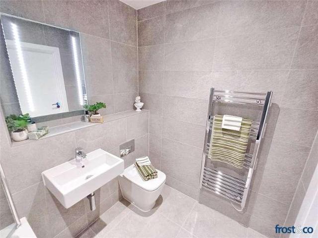 2 bed flat for sale