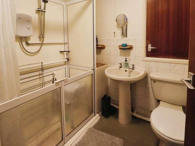 2 bed flat for sale