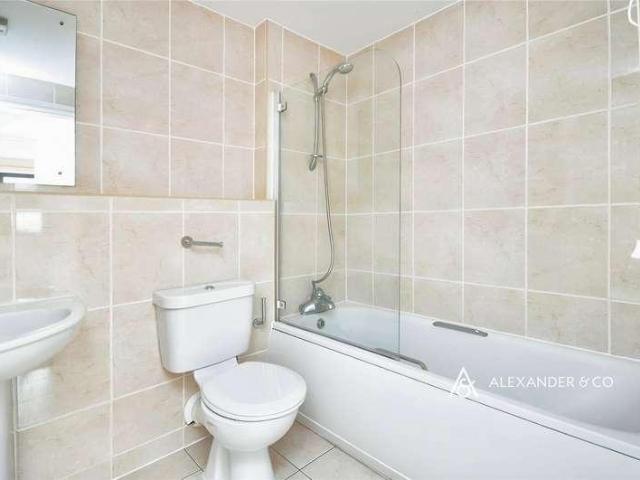 2 bed flat for sale