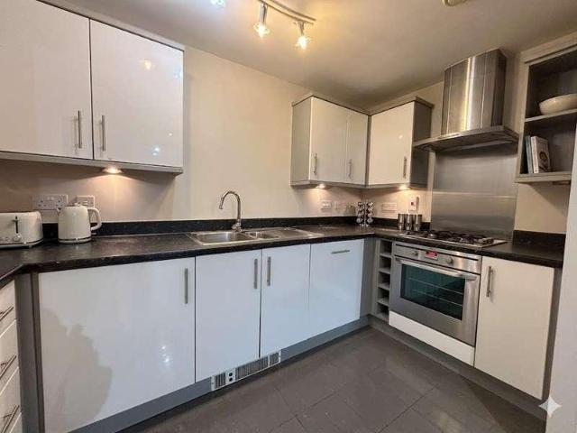 2 bed flat for sale
