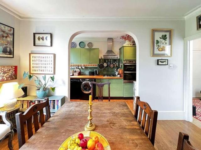 2 bed flat for sale
