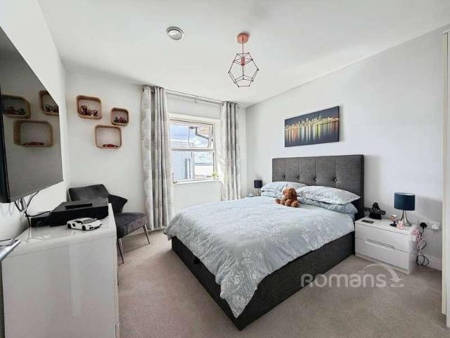 2 bed flat for sale