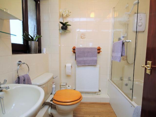 2 bed flat for sale