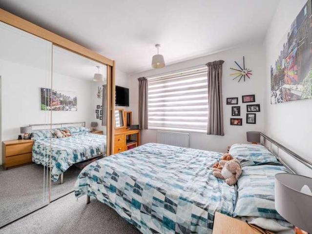 2 bed flat for sale