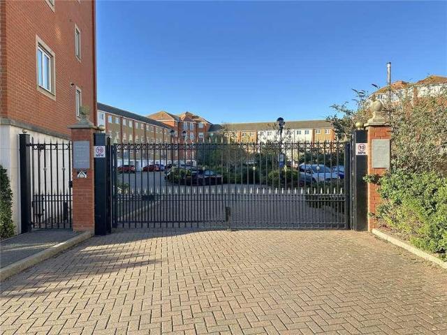 2 bed flat for sale