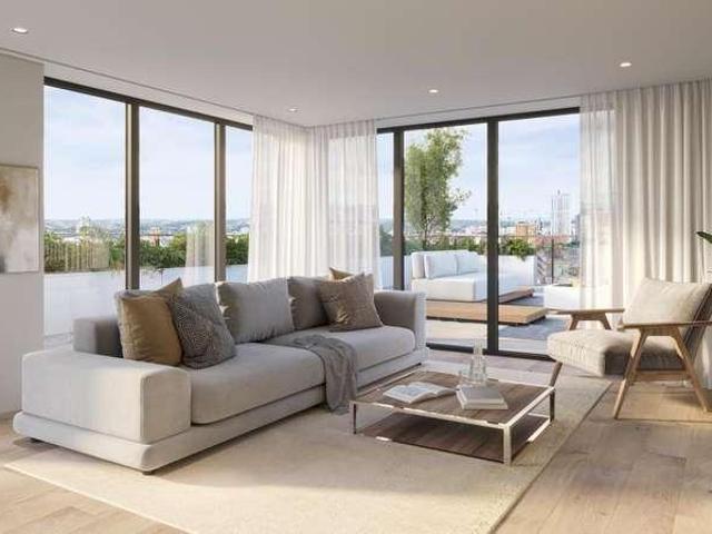 2 bed flat for sale