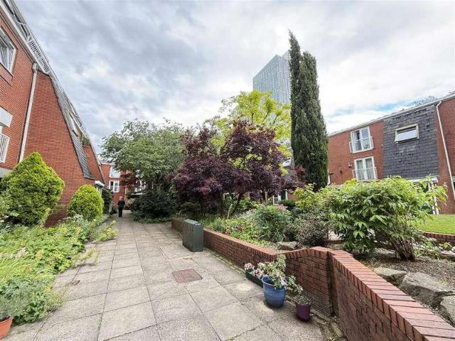 2 bed flat for sale