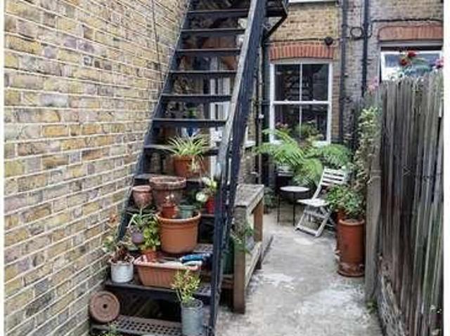 2 bed flat for sale