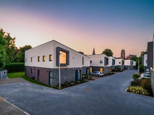 2 bed flat for sale
