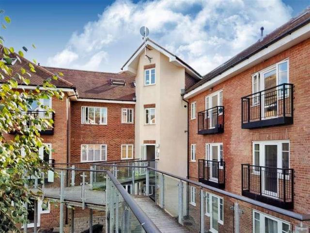 2 bed flat for sale
