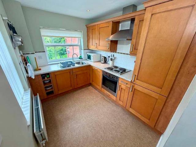 2 bed flat for sale